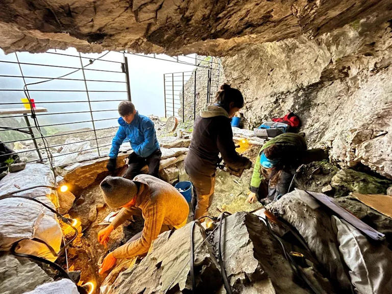 Scientists found strange green stones in a remote cave 7,300 feet high ...