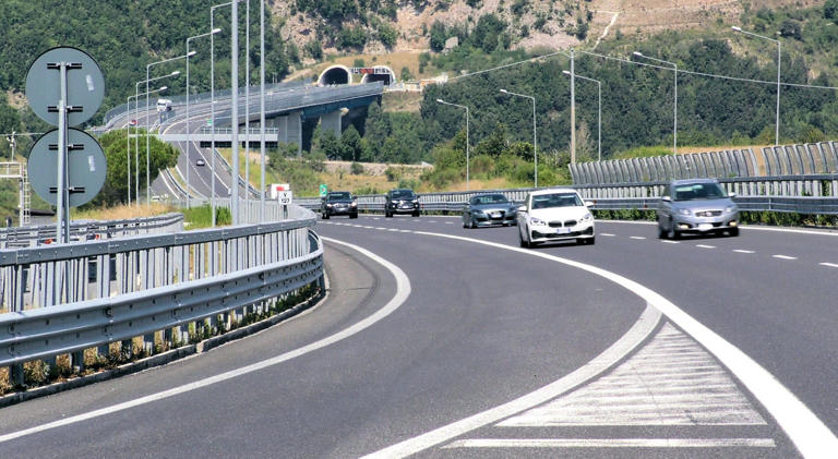 Chiusura temporanea di 24 ore sulla SS76 della Val d'Esino a Genga in ...