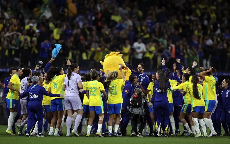 Anti-Trump chants mark Brazil's win over US in friendly