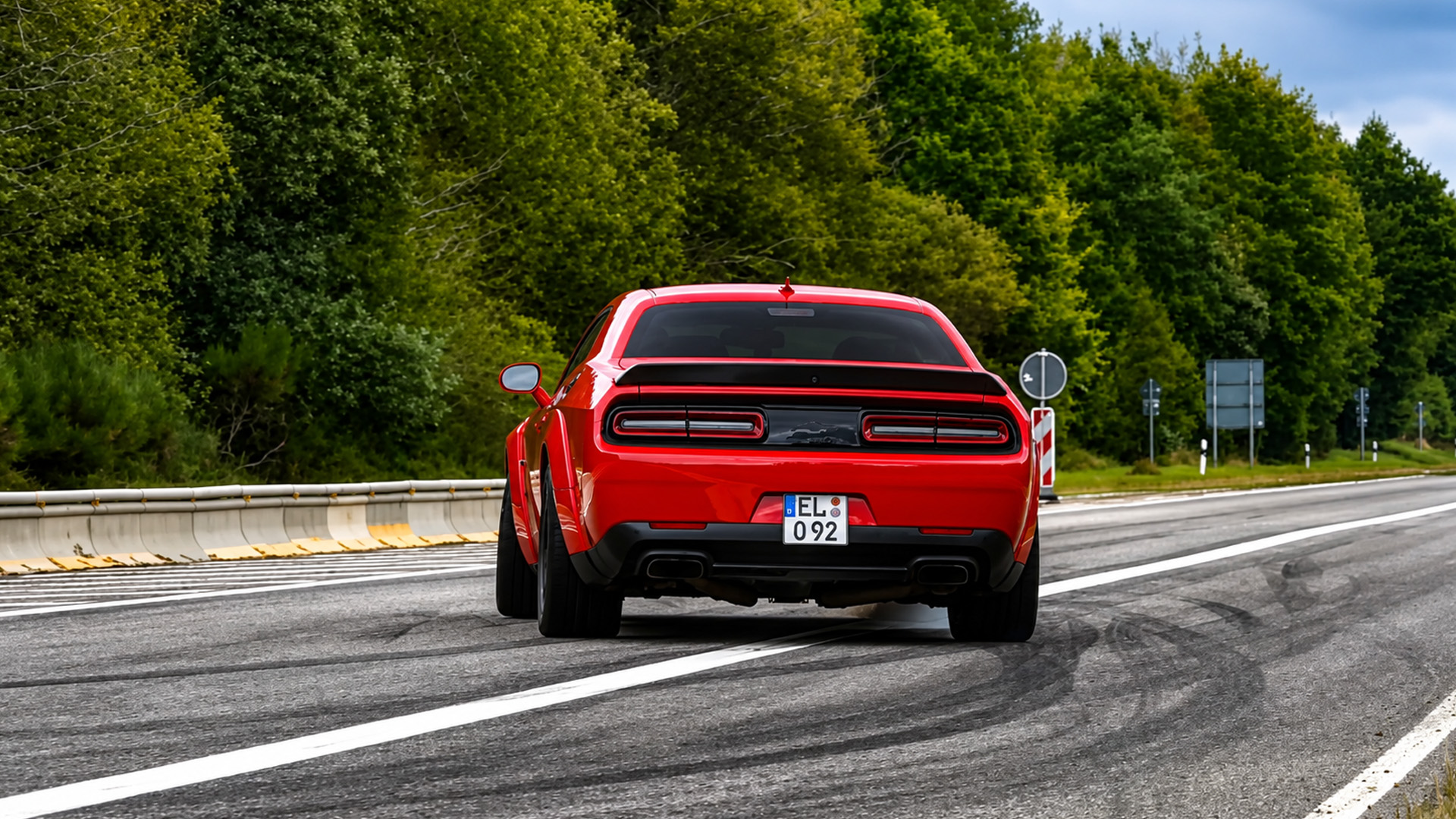 Nürburgring Tankstelle exit turns risky for Dodge Challenger