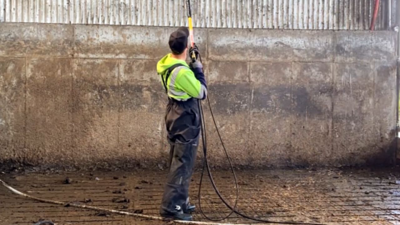 Mam restores the lost glory of a shed through power washing