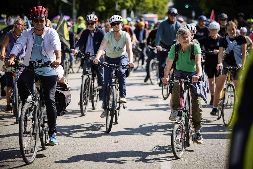 Verkehrssicherheit: Radl-Demo auf dem Königsplatz