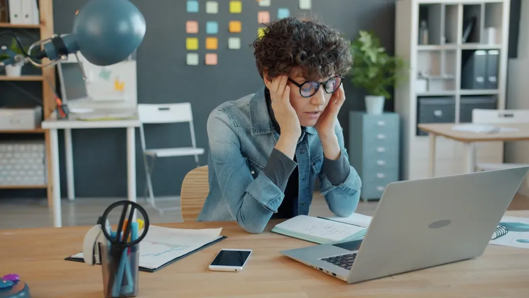 11 alarming signs you are trapped in a toxic work environment and too ...