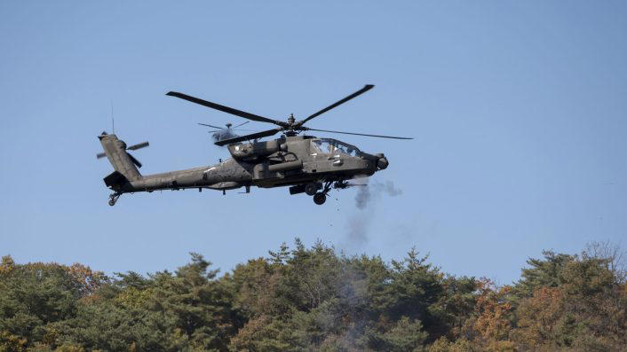 US AH-64 goes down near Strait of Hormuz, crew safe