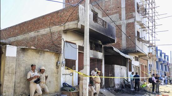 7 dead in massive fire at illegal firecracker warehouse in Jaipur