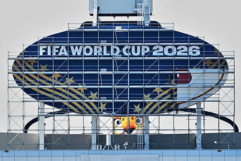 Miasta-gospodarze gotowe na największy mundial. Kibice narzekają na ...