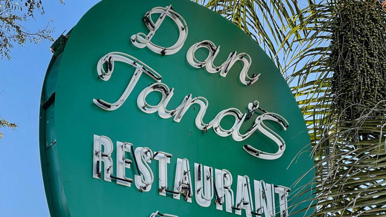 Dans ce restaurant de Los Angeles, Dan Tana's, les stars font la queue ...