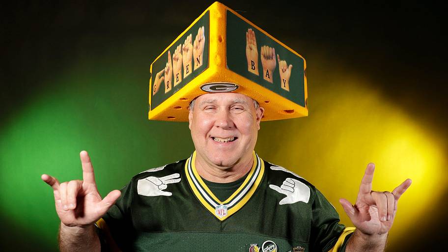 Watch Jeri Ryan lovingly compare Star Trek fans to Green Bay cheeseheads