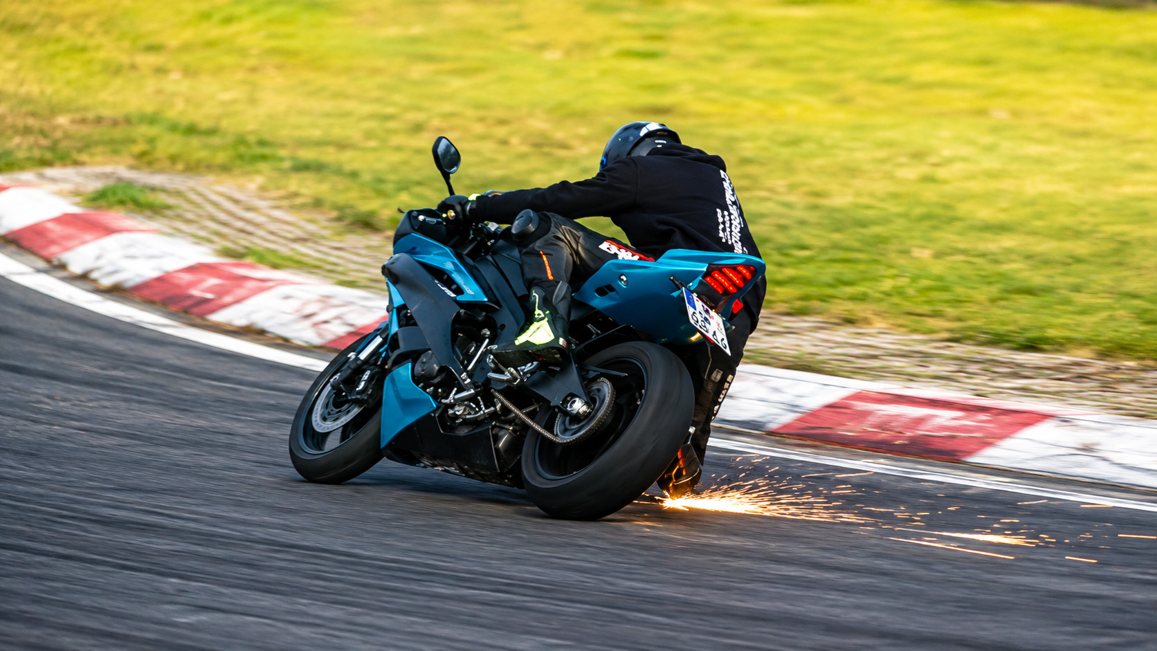 Superbike sparks fire during Nürburgring track cornering