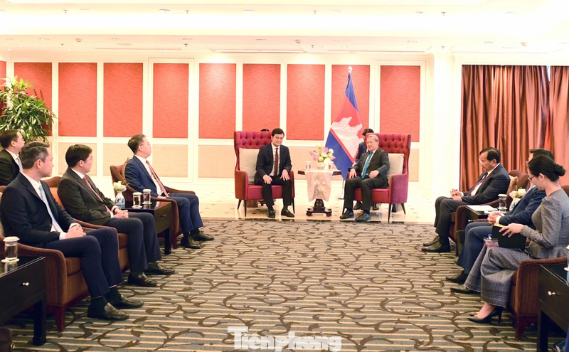 Bí thư thứ nhất Trung ương Đoàn Bùi Quang Huy chào xã giao Thủ tướng ...