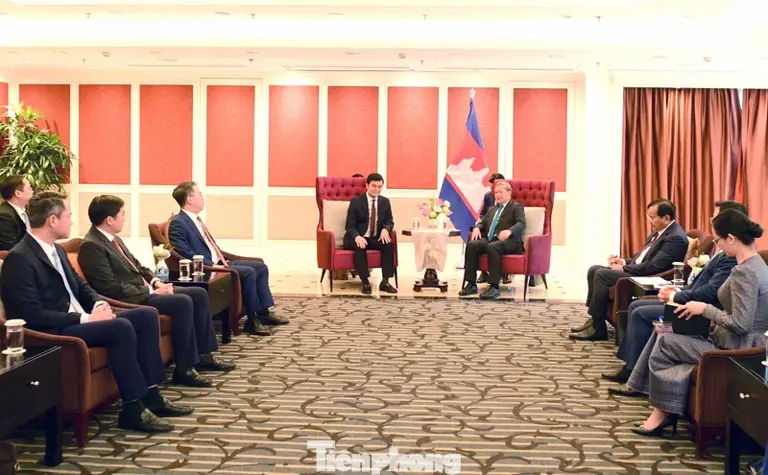 Bí thư thứ nhất Trung ương Đoàn Bùi Quang Huy chào xã giao Thủ tướng ...
