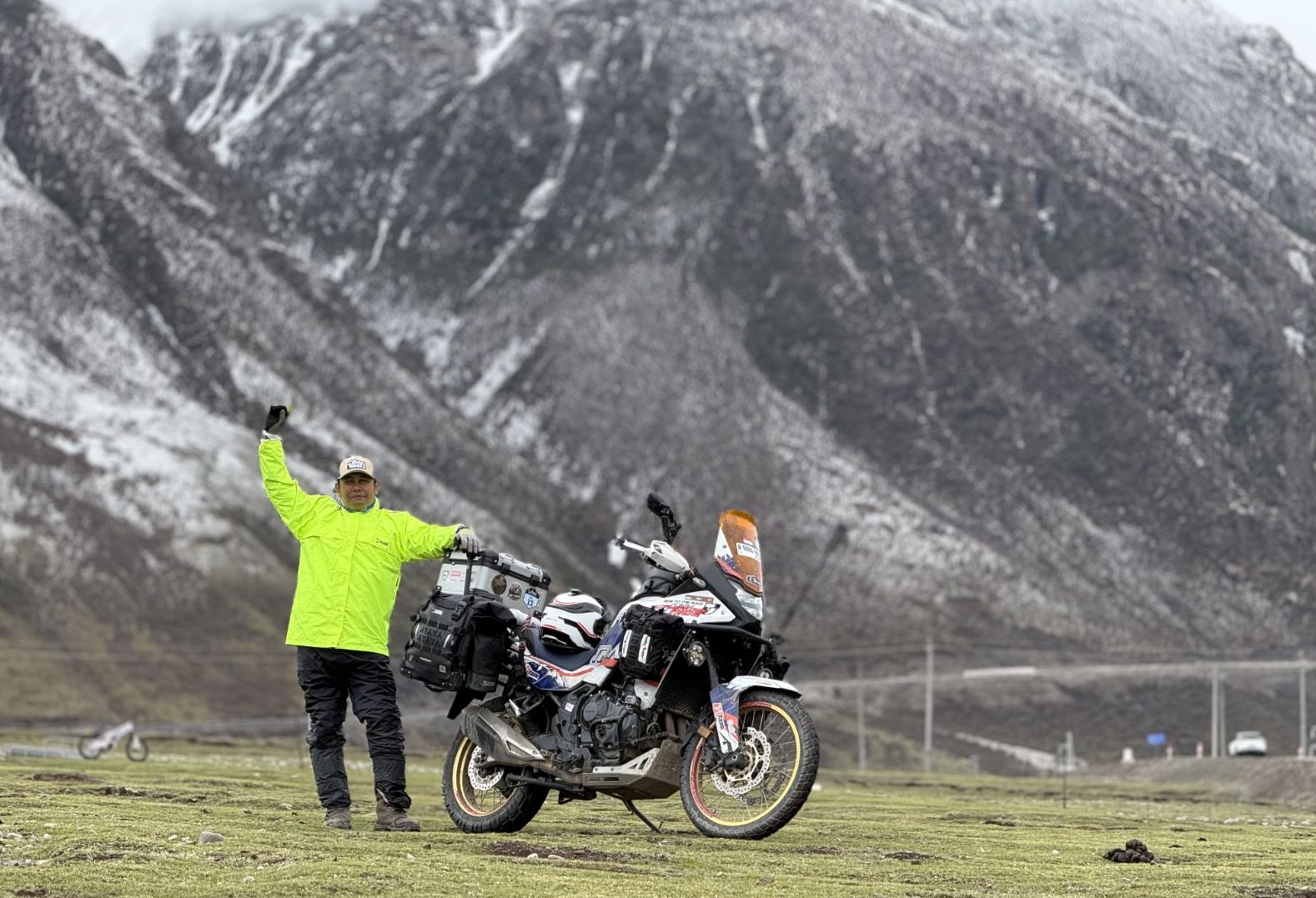 Dua overlander Indonesia touring menembus atap dunia, dari Everest ...