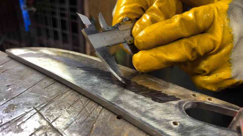 The steel bar looked ordinary - then the blade became something ...