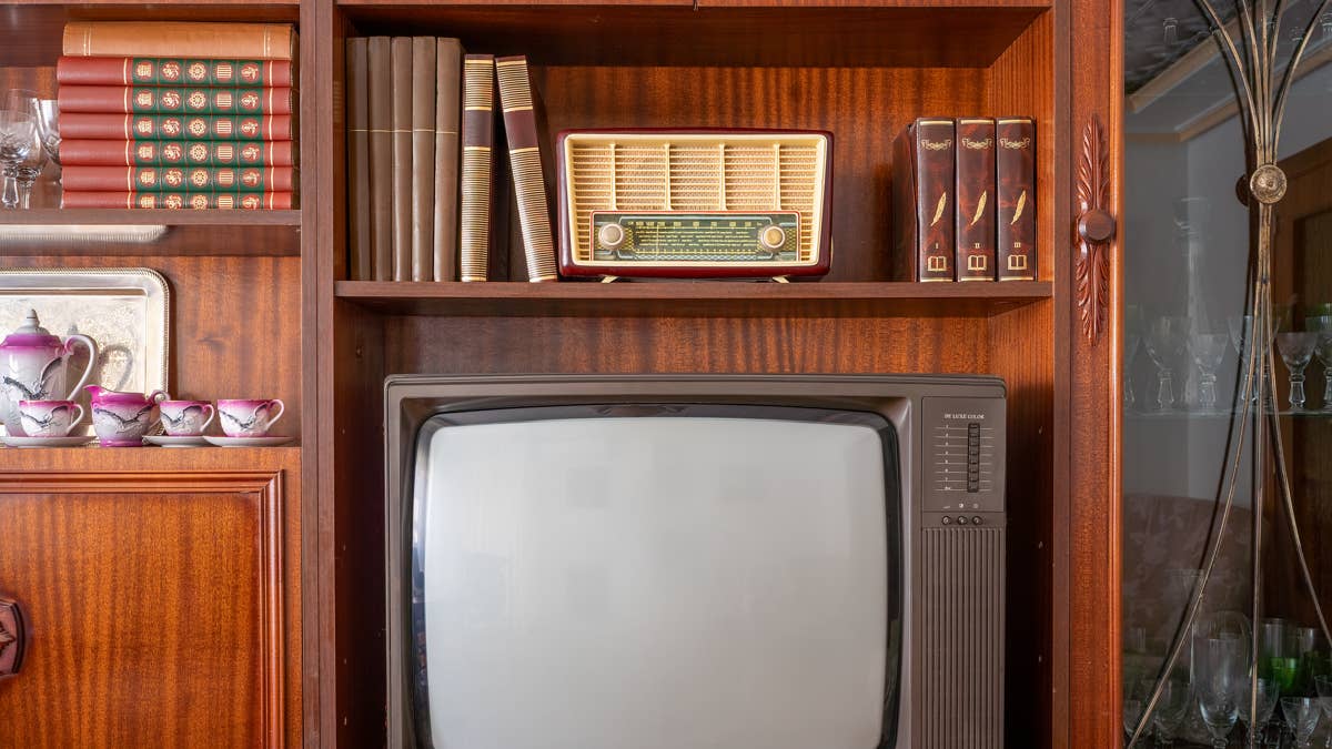Furniture flipper upgrades 'junk' vintage TV set with a flat-screen TV ...
