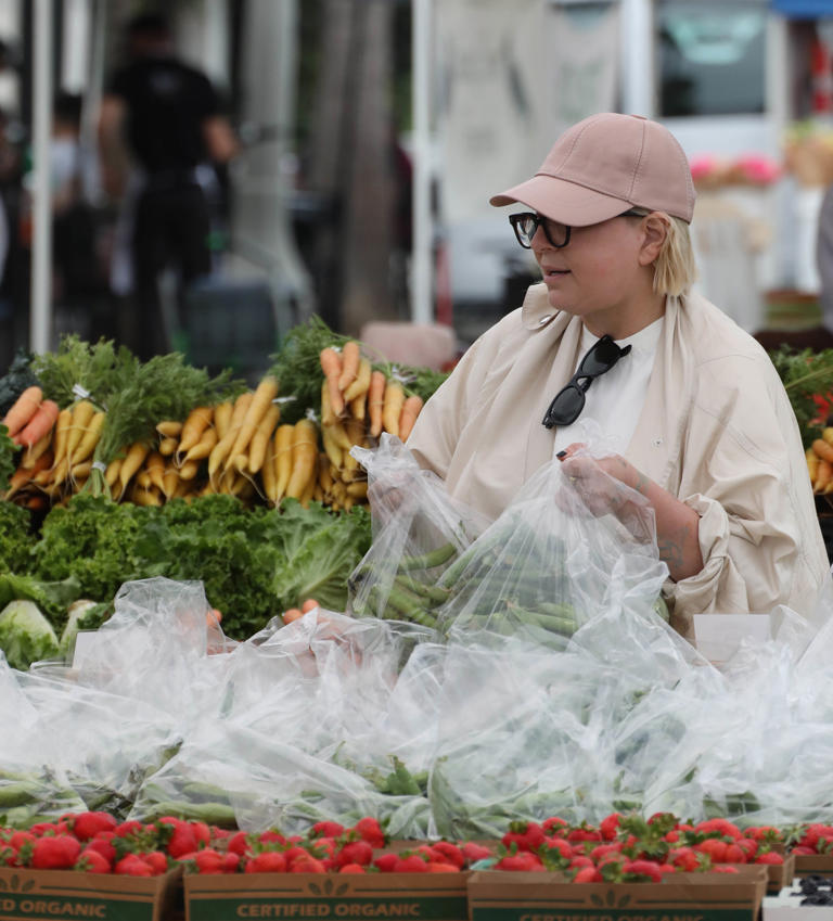 Sia ditches signature disguise for rare barefaced outing in LA