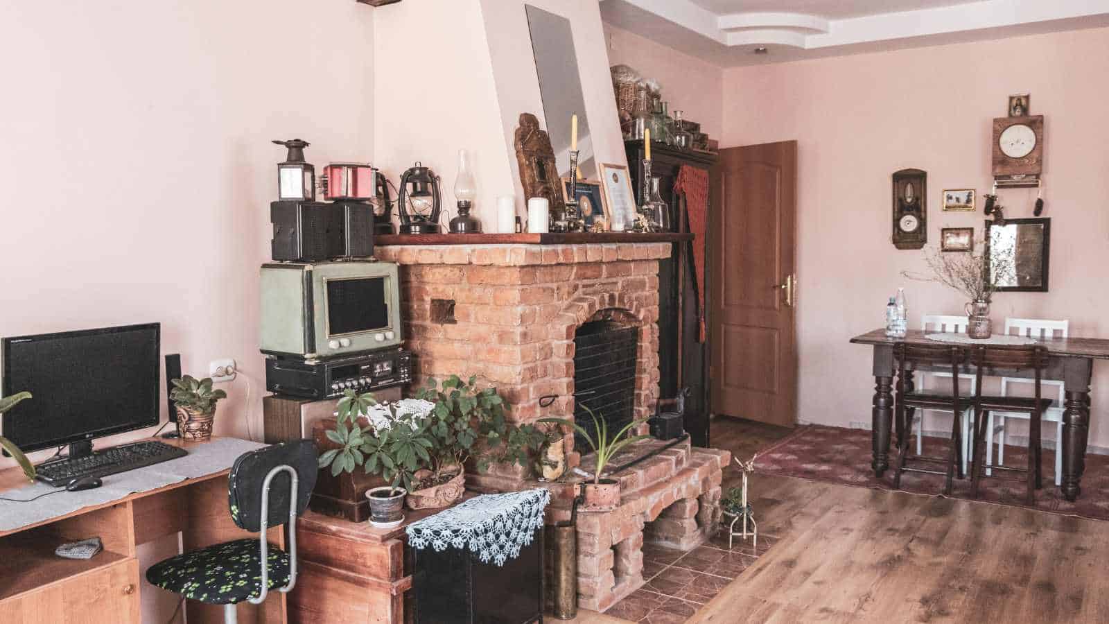 12 living room features that often reflect a modest upbringing