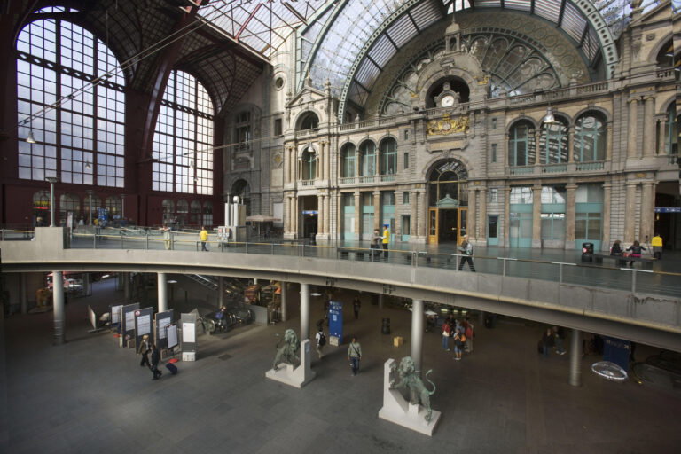Antwerpen-Centraal heropent na vals alarm door verdacht pakketje