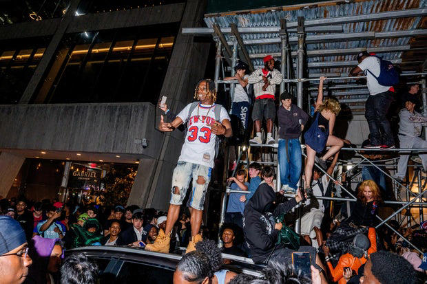 Crowd outside NYC's Bryant Park Knicks watch party turns violent as ...