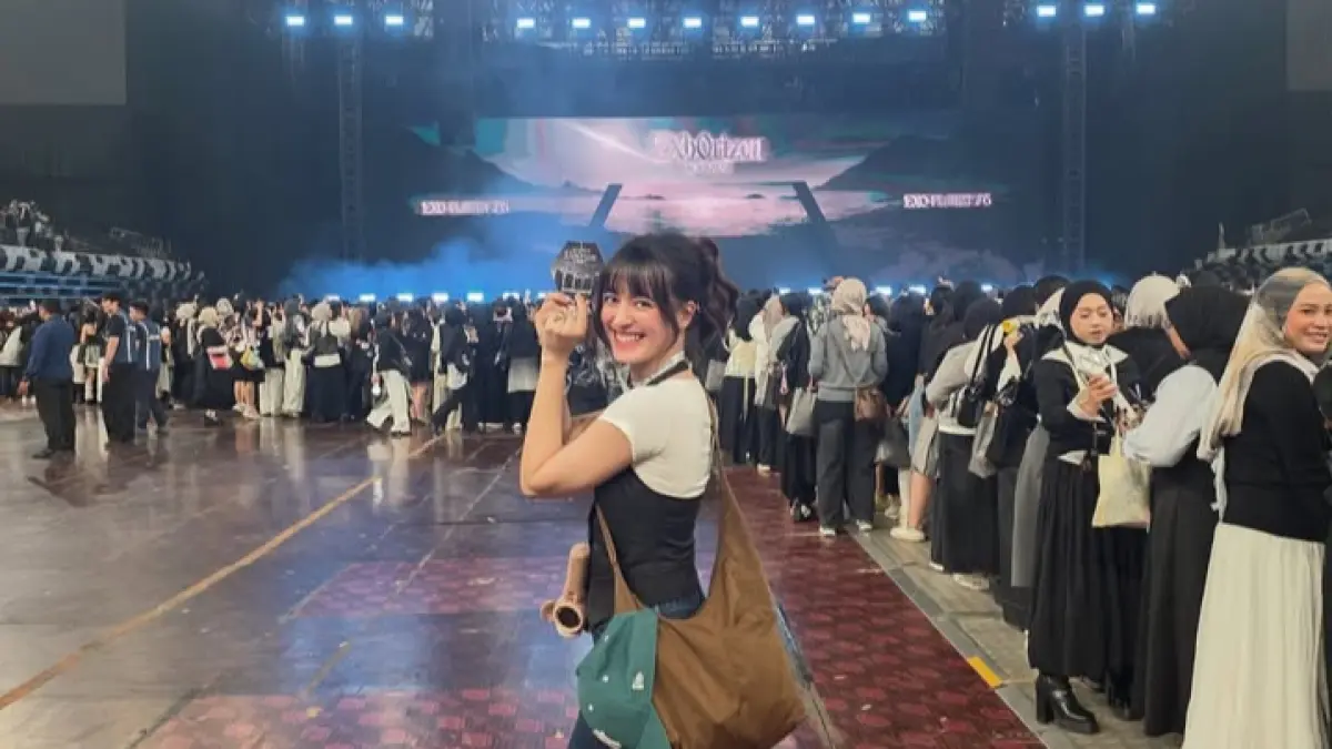 Romantis! Mawar Eva de Jongh nonton konser grup EXO bersama Bryan Domani