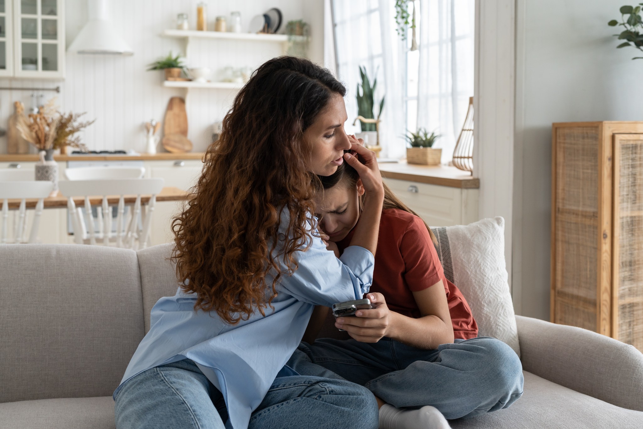 Woman’s Mom Told Her One Thing When Kids Were Mean—Then Looks at Old Photos