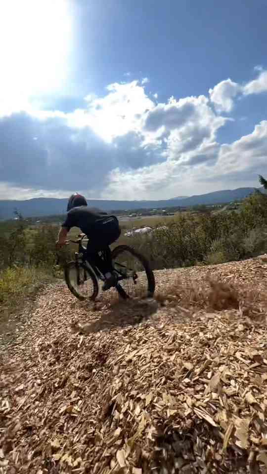 Riding a trail in perfect rhythm
