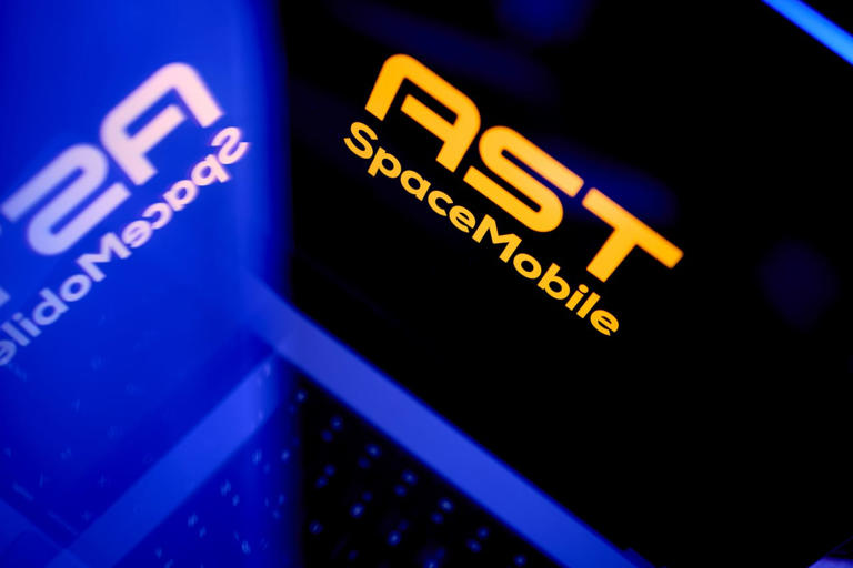 AST rises. Space stocks are volatile ahead of the SpaceX IPO.