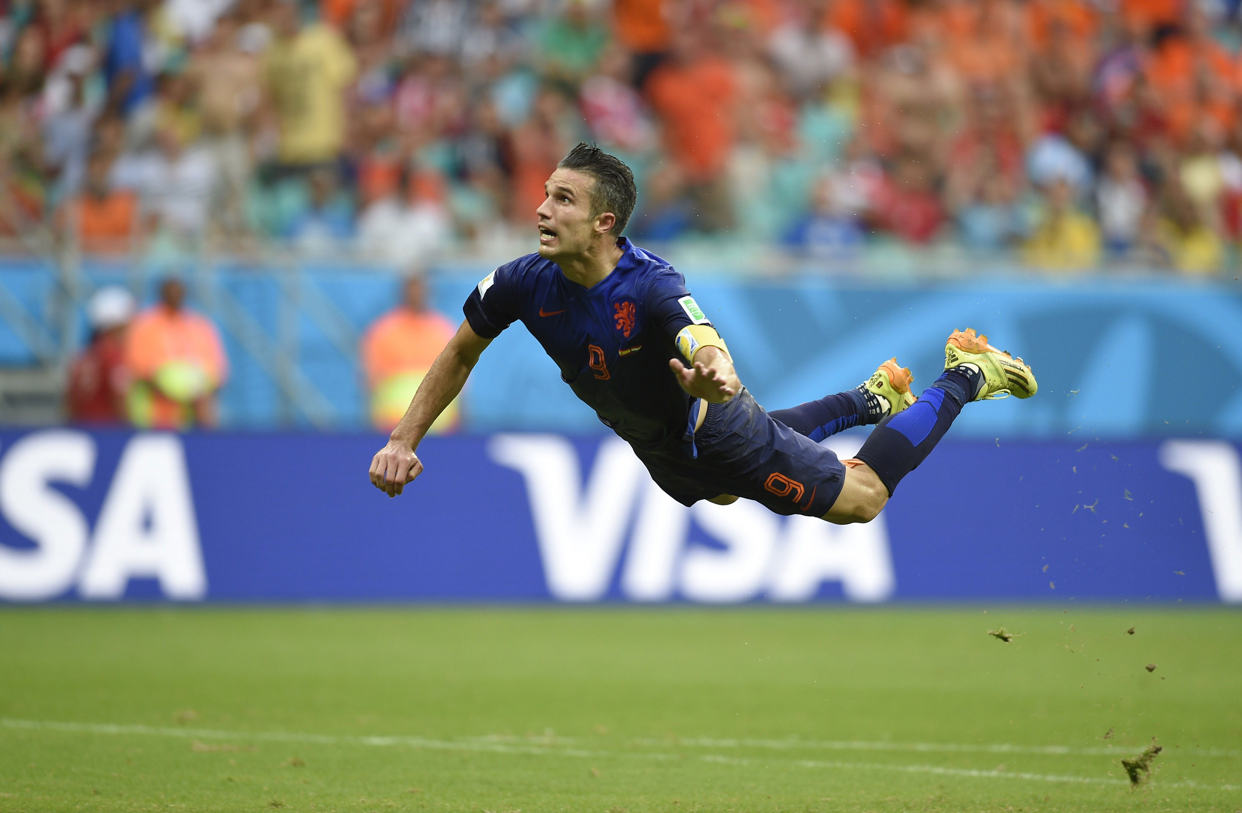 🌎 World Cup moments: Robin van Persie is the flying Dutchman