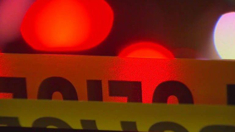 Mesa police officer hospitalized following crash: PD