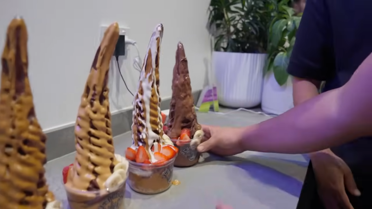 A family opened an acai store... then someone burned it to the ground