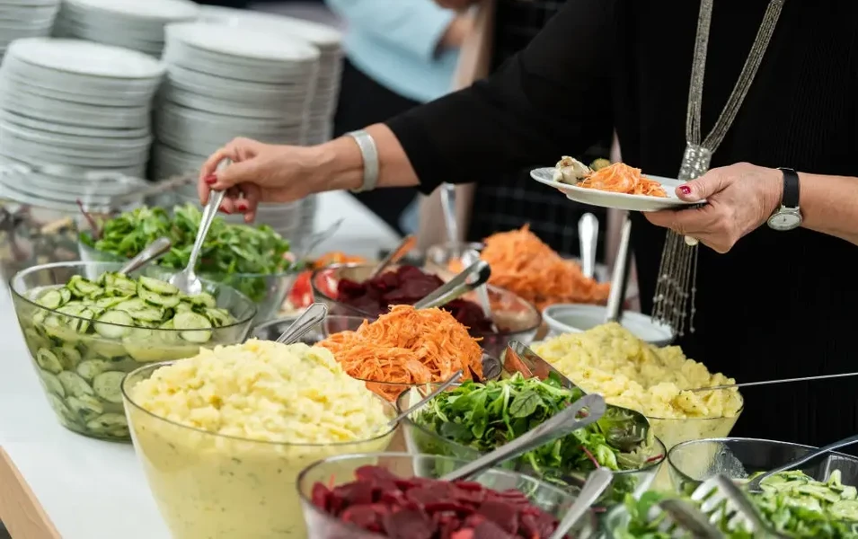 2UrbanGirls.com details strategies for successful corporate buffets