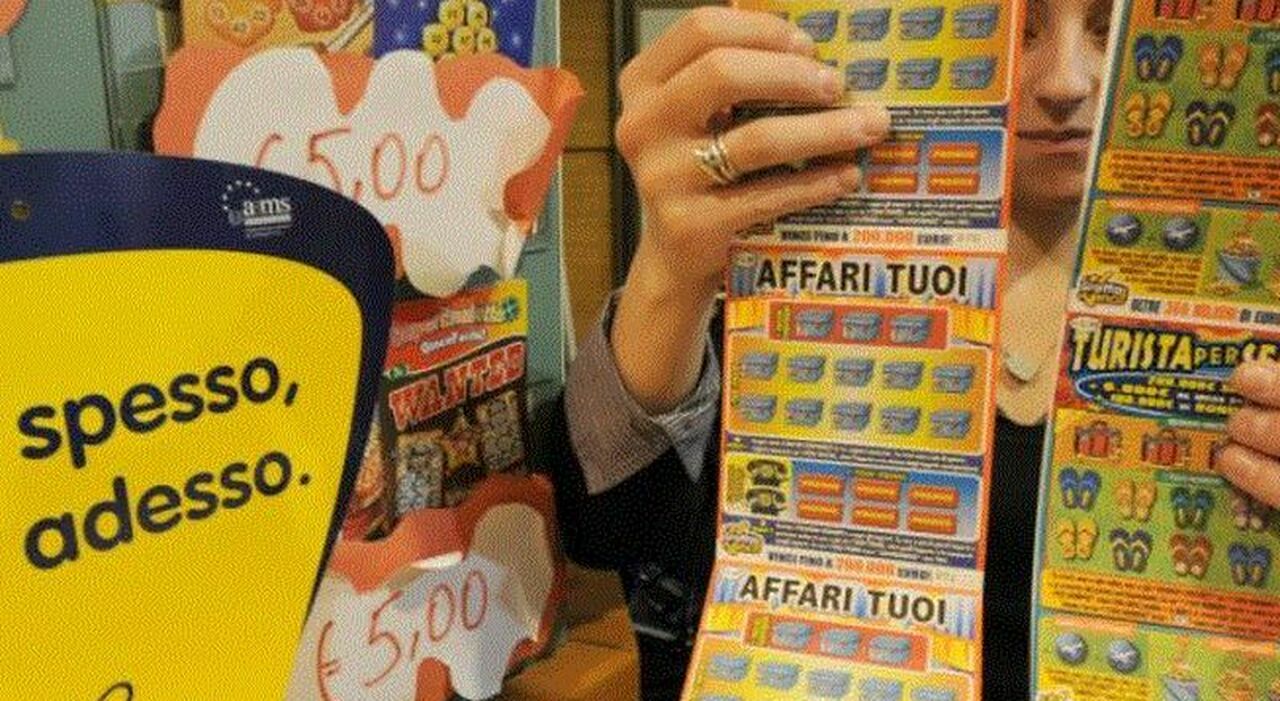 Chiedeva l'elemosina e vince mezzo milione al gratta e vinci a Pesaro ...
