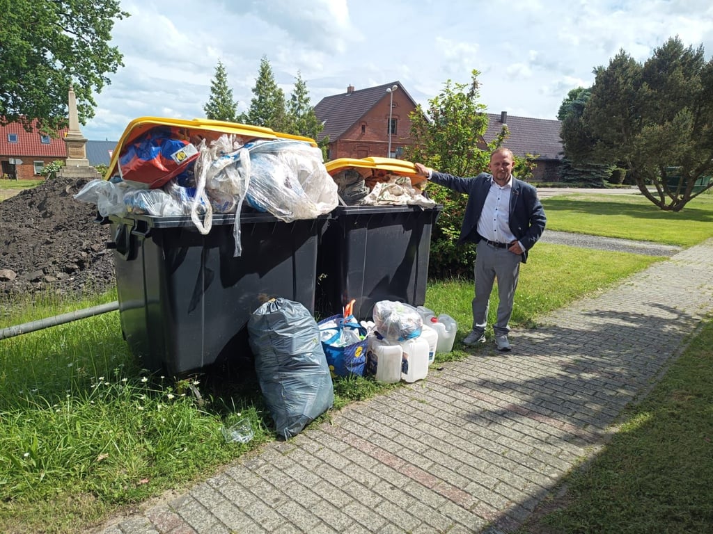 Streik der Müllfahrer nervt: Jetzt holt sich das erste Dorf einen ...