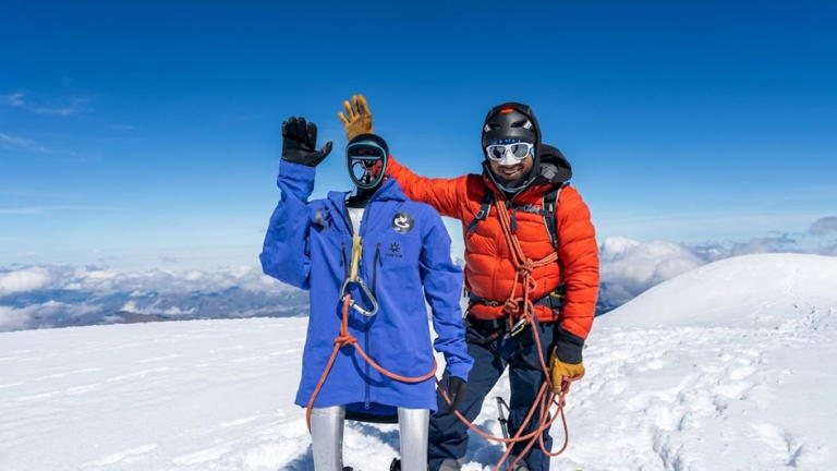 Humanoid robot summits 20,341-foot volcano in quest for Everest