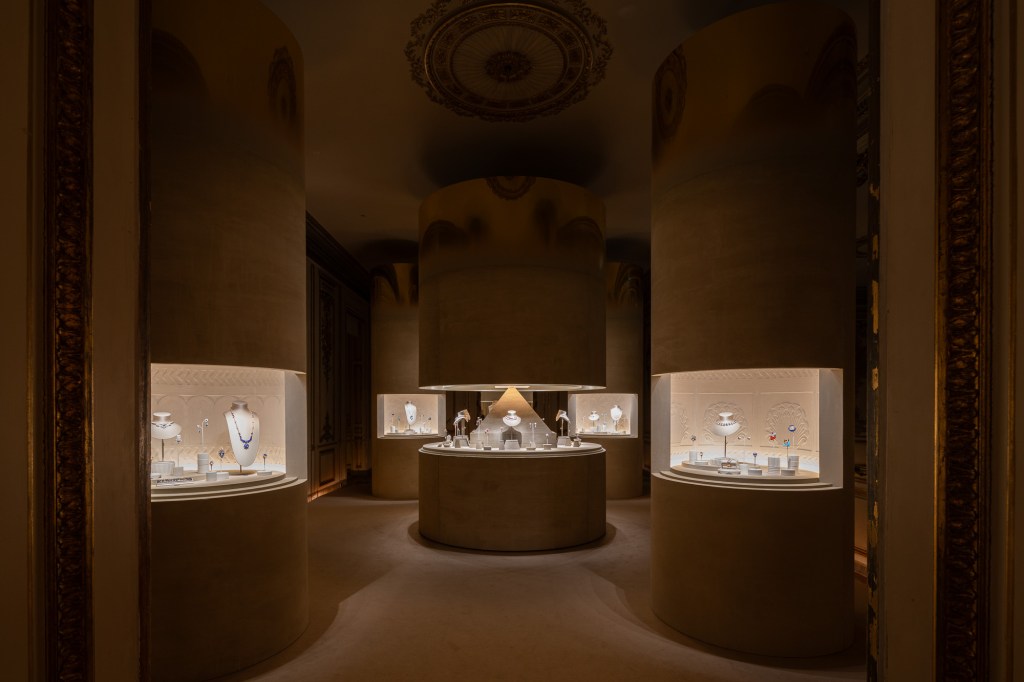 Van Cleef & Arpel's Latest High Jewelry Collection Was 3,000 Years in ...