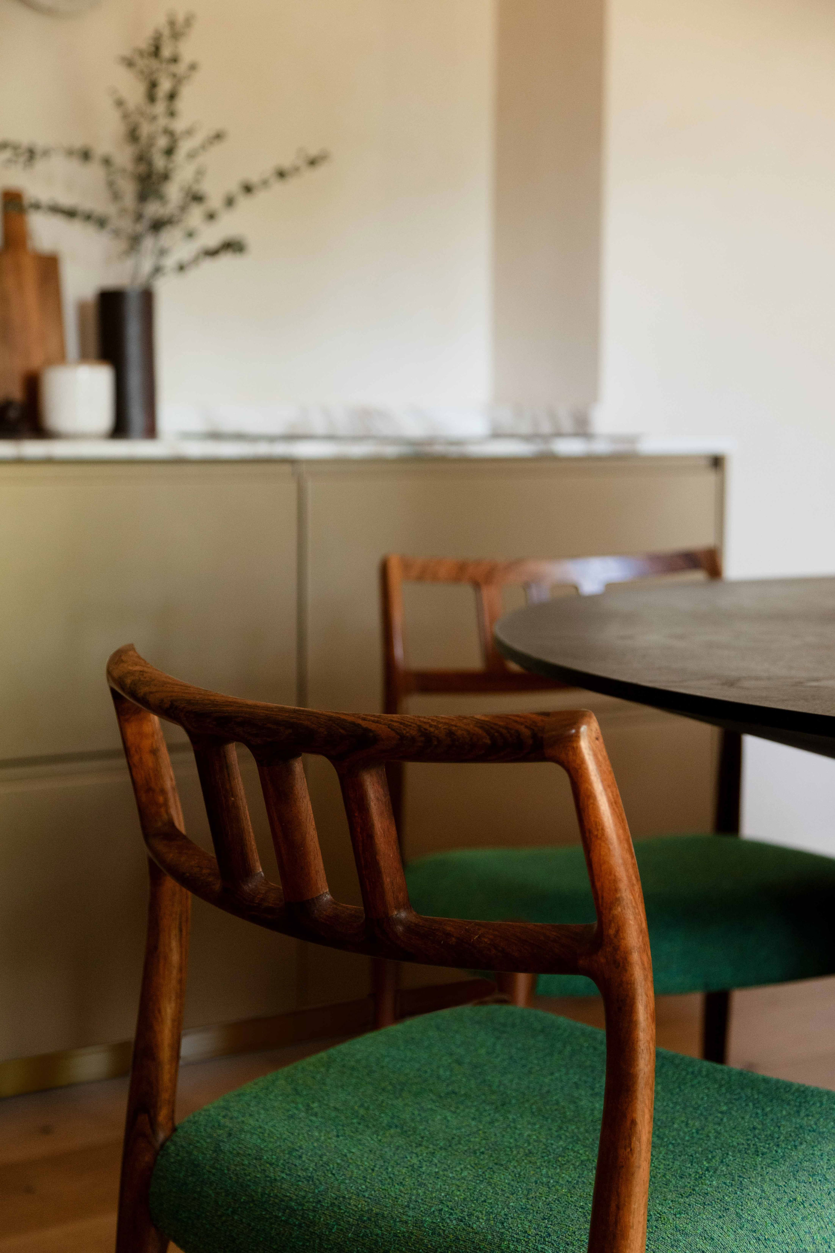 En campagne parisienne, une (toute) petite maison dans un haras réhabilité