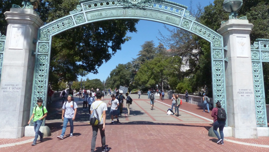 Polls show sharp drop in trust for US colleges