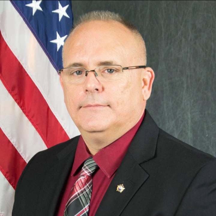 Kansas sheriff collapses during “life-saving” awards ceremony