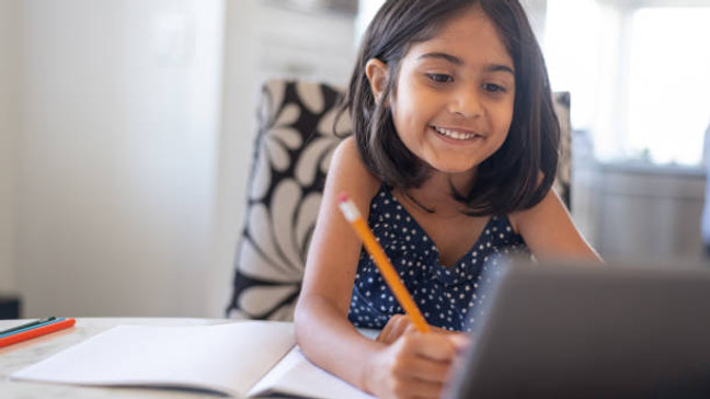 Hamilton County weighs policy curbing K-8 screen time, including take ...