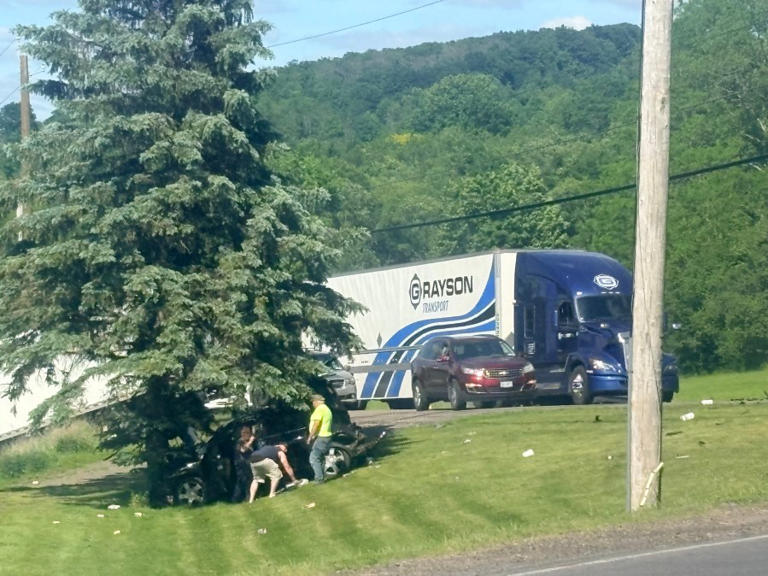 3-vehicle wreck in Dryden sends 4 to hospital