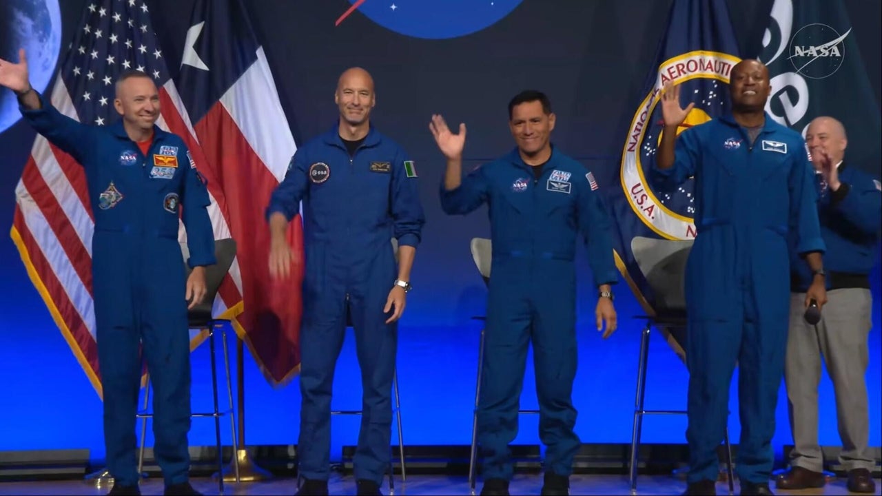 NASA names 4 astronauts for Artemis III mission to the moon