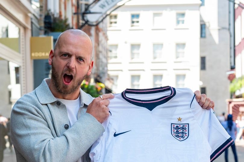 England fans can't tell the difference between £12 fake football shirts ...