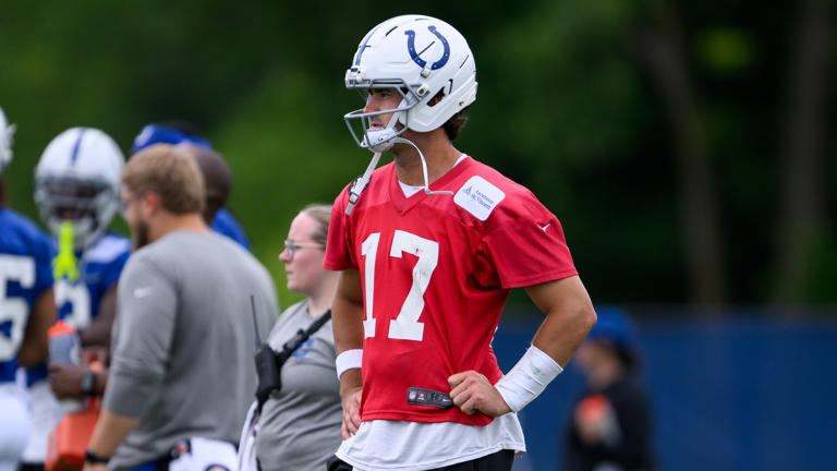 Daniel Jones won't do 11-on-11 work at minicamp