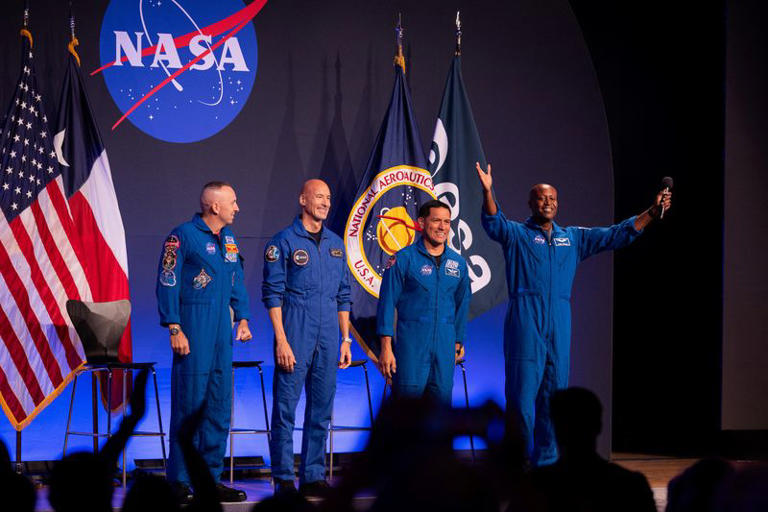 NASA taps US, Italian astronauts for Artemis mission with SpaceX, Blue ...