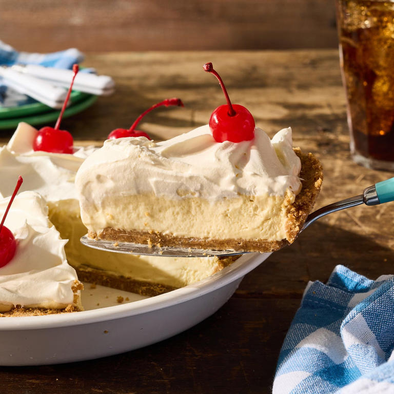 Ree Drummond’s root beer float pie tastes just like the classic drink