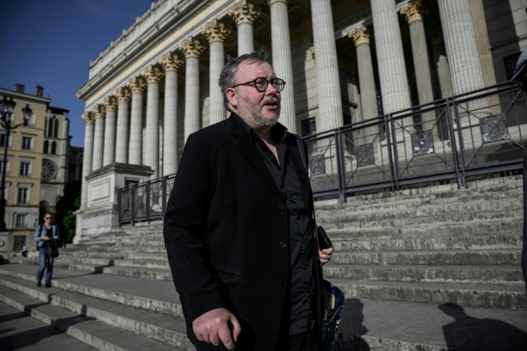 Sextape à Saint-Etienne: la "gorge profonde" enfonce un peu plus l'ex-maire
