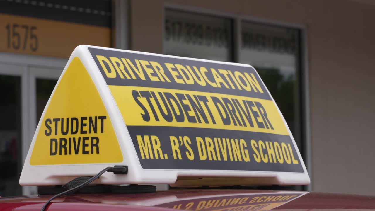 Lawmaker proposes work zone safety course for new Michigan drivers