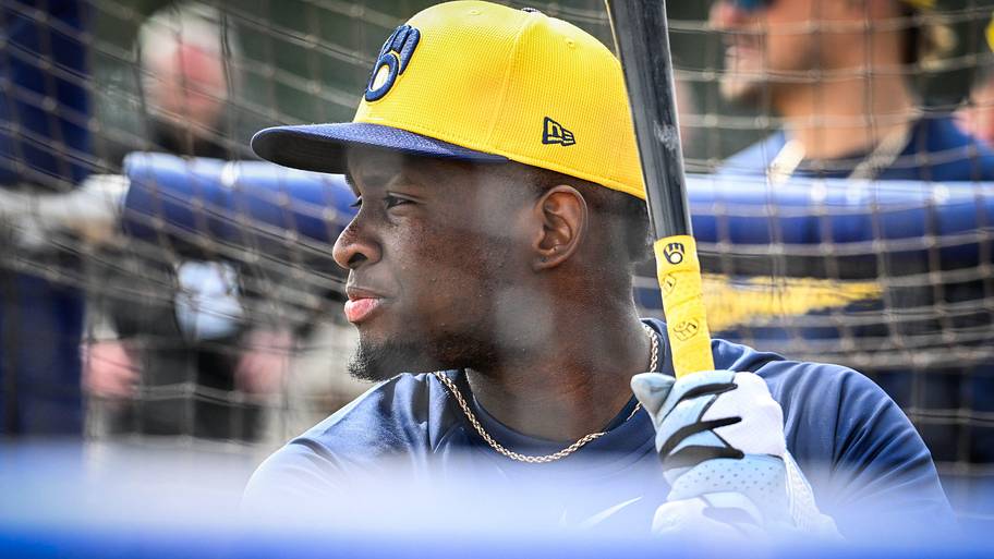 Brewers strike again, sign Luis Lara to $31 million extension