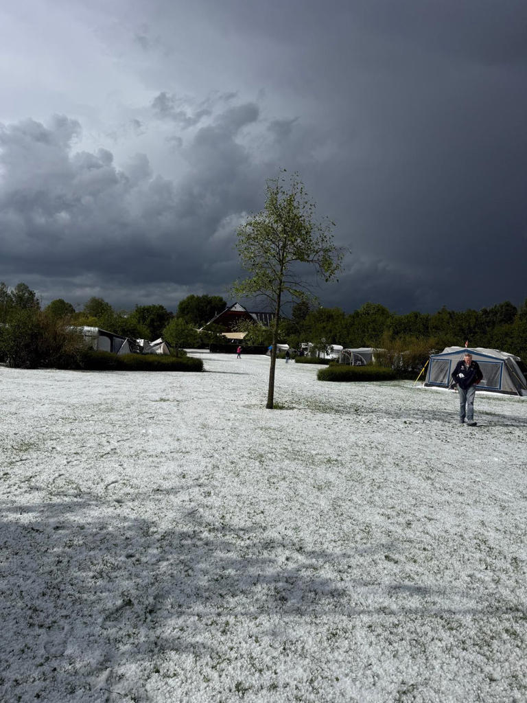 Veel schade aan tenten en caravans na noodweer op camping in Brabant