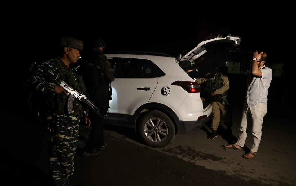 Baramulla police bust foreign arms network, recover Turkish, Chinese ...
