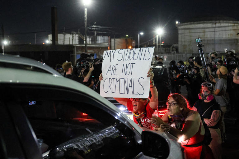 Ms. Rachel blasts family separation at ICE detention center visit
